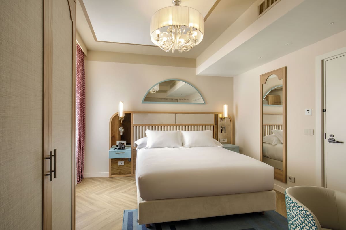 Quarto, 1 cama individual | Roupa hipoalergénica, minibar, cofre no quarto, secretária
