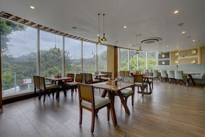 Pequeno-almoço inglês incluído aos fins de semana