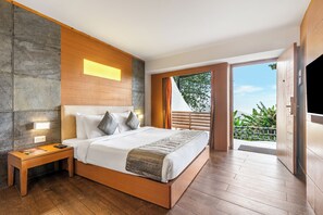 Quarto Familiar, 2 quartos (Suite with Sitout) | Ferro/tábua de engomar, Wi-fi grátis, roupa de cama fornecida