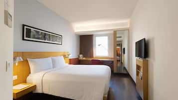 Minibar, cofre no quarto, secretária