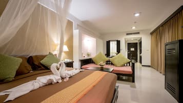 Suíte júnior | Roupas de cama premium, cofres nos quartos, individualmente decorados