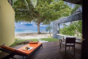 Villa, em frente à praia | 1 quarto, minibar, cofre no quarto, secretária 