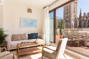 Quarto Standard | Sala de estar | Televisor de ecrã plano de 32 polegadas com canais por cabo, televisor 