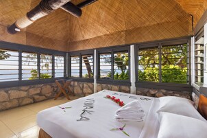 Quarto Twin Standard | Cofre no quarto, com decoração personalizada 