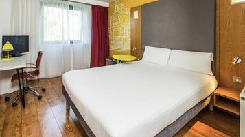 Quarto, 1 cama de casal (The Queen) | Escrivaninha, cortinas blackout, ferros/tábuas de passar roupa
