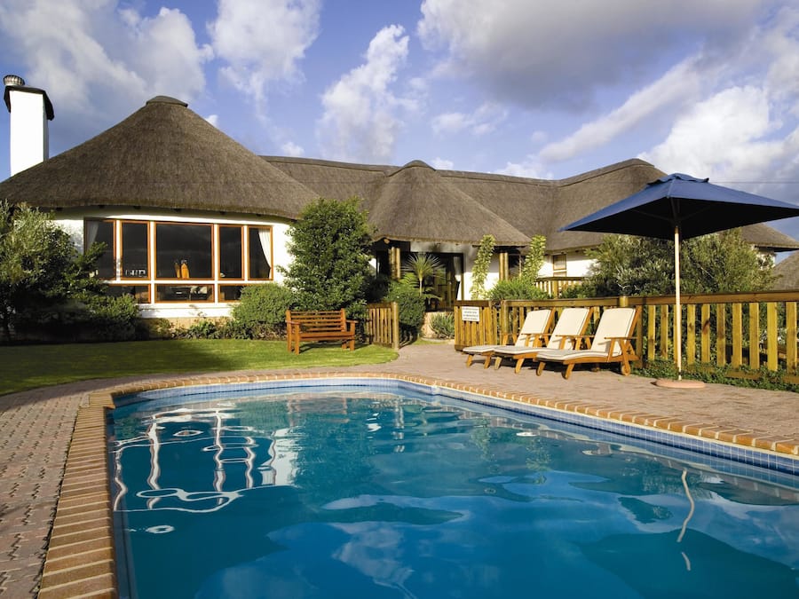 Piscina exterior, da(s) 7:00 à(s) 19:00, espreguiçadeiras