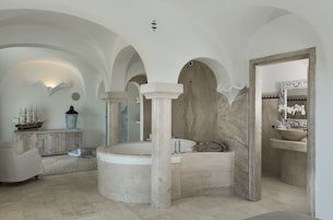 Frigobar, cofres nos quartos, Wi-Fi de cortesia, roupa de cama