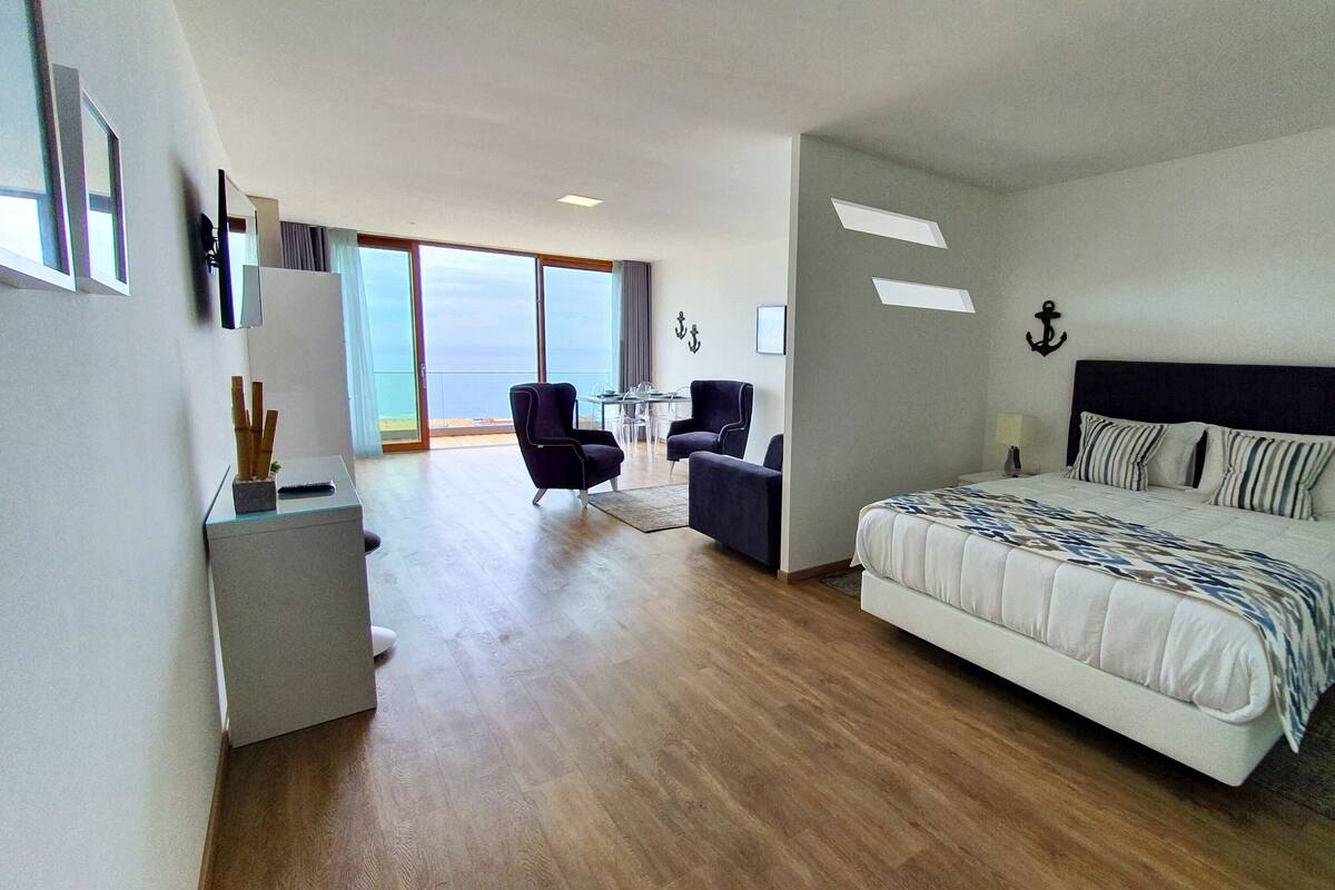 Apartamento Panorâmico, no edifício anexo | Minibar, cofre no quarto, secretária, cortinas/cortinados opacos