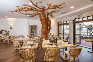 Pequeno-almoço tipo buffet diário incluído 