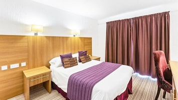 Quarto Duplo Standard, 1 cama de casal, não fumadores | Com decoração personalizada, com mobília individualizada, secretária