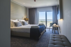 Quarto Duplo Standard | Roupa hipoalergénica, edredões de penas, minibar, cofre no quarto 