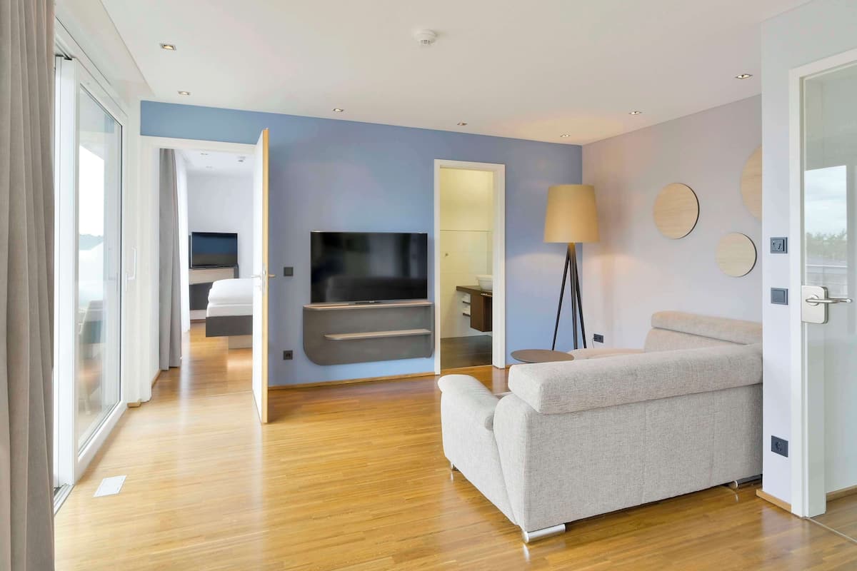 Quarto Standard, 1 cama de casal, varanda | 1 quarto, cofre com capacidade para portátil, secretária