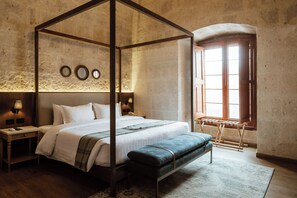 Suite Sénior, 1 cama king-size | Roupa de alta qualidade, minibar, cofre no quarto, secretária 