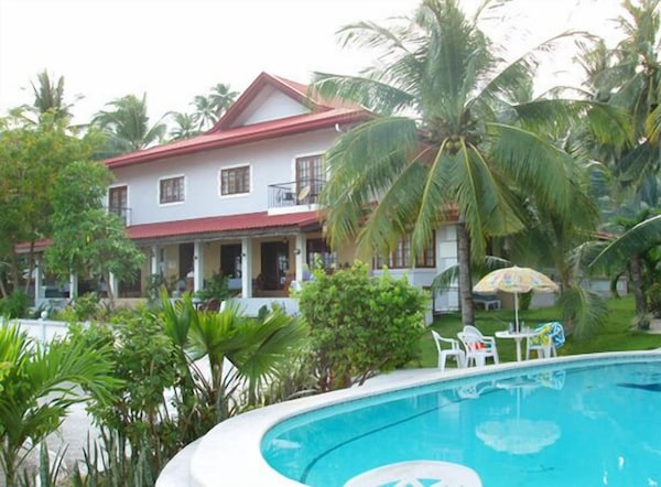 Las Flores Country & Beachside Hotel - Catmon