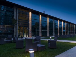 Fachada do alojamento (tarde/noite)