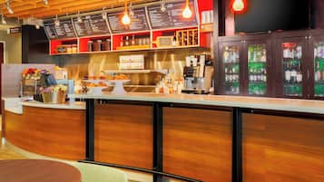 Café da manhã feito na hora mediante uma taxa
