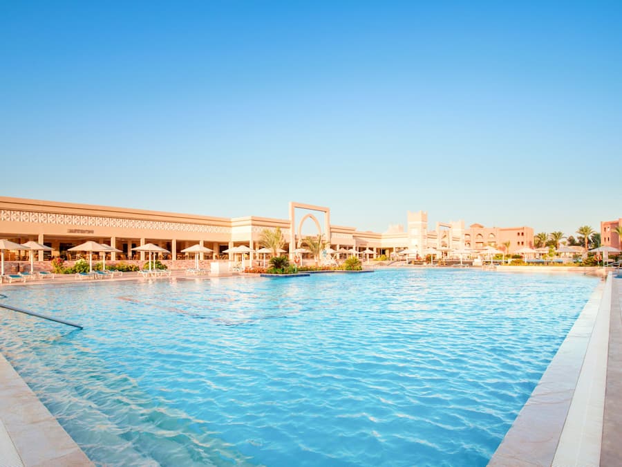 5 piscinas externas, espreguiçadeiras
