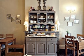 Pequeno-almoço completo diário incluído