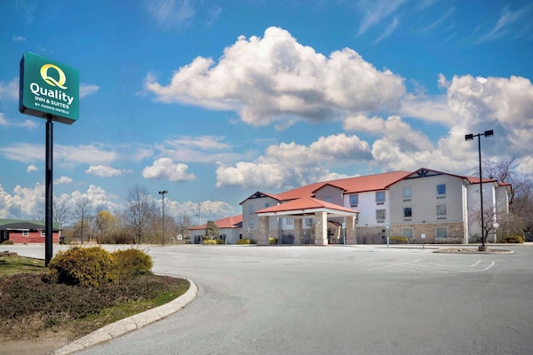 Quality Inn & Suites Monterey I-40 - Monterey