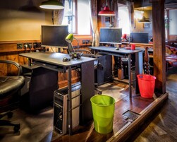 2 restaurantes, é servido café da manhã