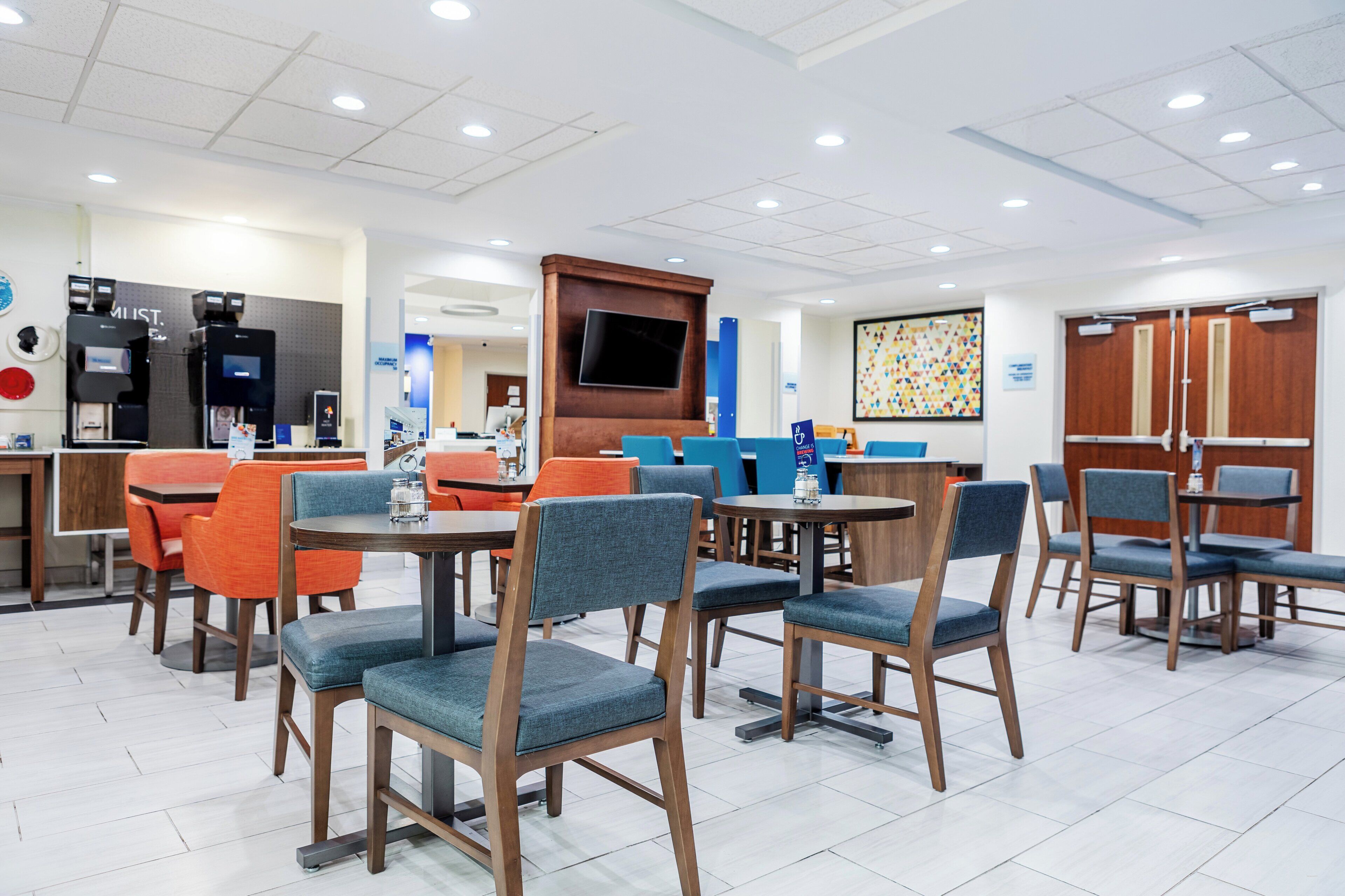 Café da manhã completo grátis todos os dias