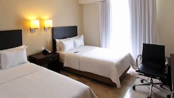 Quarto Superior, 2 camas de casal | Minibar, cofre com capacidade para portátil, secretária
