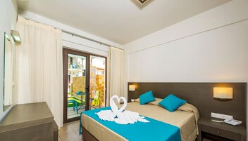 Apartamento superior | Cofres nos quartos, individualmente decorados, quartos à prova de som