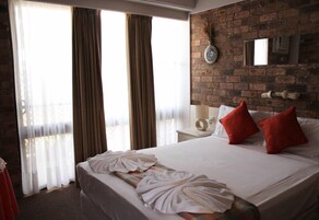 Cortinas/cortinados opacos, ferro/tábua de engomar, Wi-fi grátis 