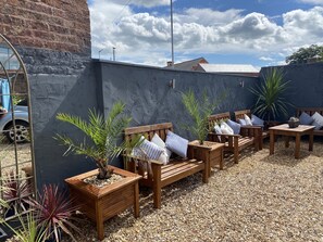 Quarto Duplo ou Twin, casa de banho anexa, vista para o jardim (Petite Room- Ground Floor)