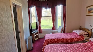 Quarto Duplo ou Twin, casa de banho anexa | Secretária, Wi-fi grátis