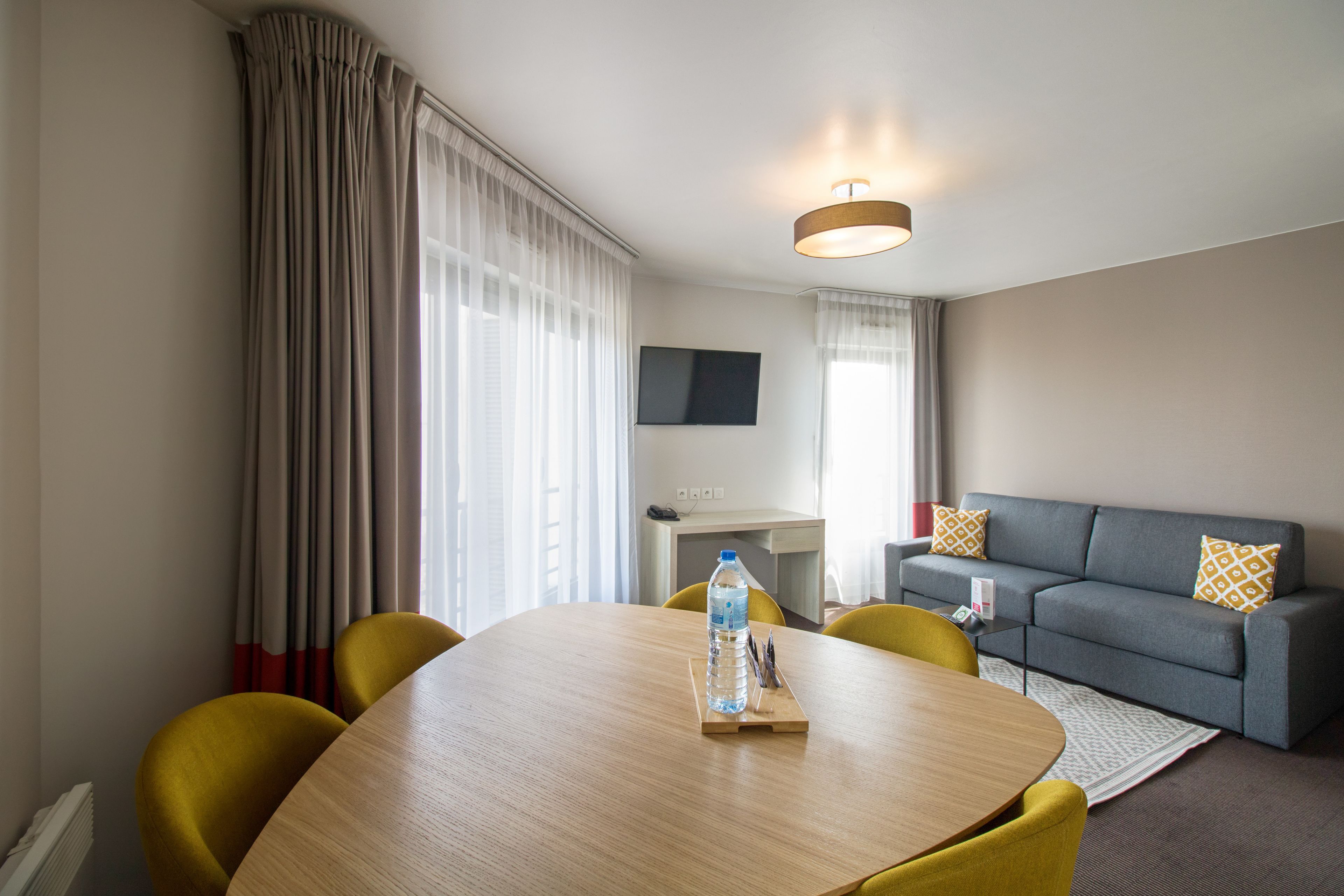 Apartamento, 2 quartos, cozinha americana | Área de estar | TV