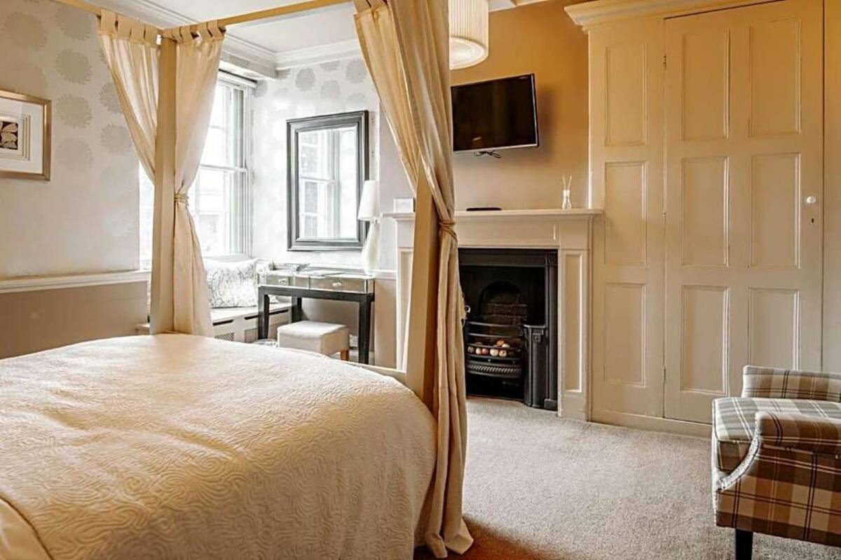 Superior Four Poster Room, King Bed | Vista do quarto