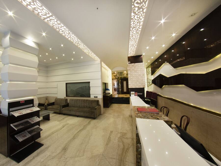 Área de estar no saguão