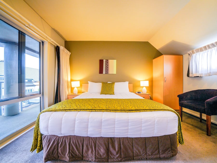 Spa Studio | Cofre no quarto, secretária