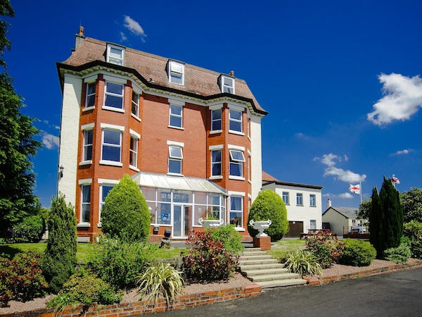 Highland Moors Guest House - Llandrindod Wells