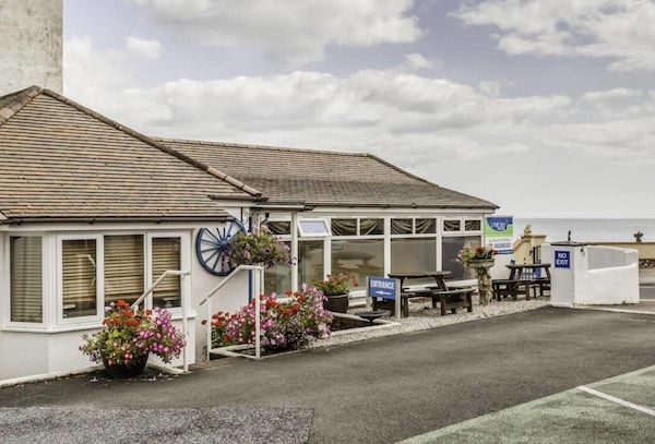 Lyme Bay House - Dawlish
