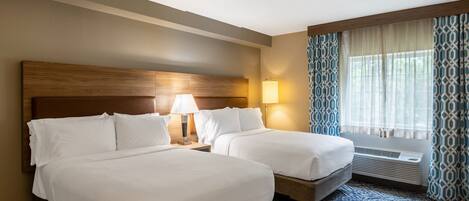 Estúdio, 2 camas queen-size, acessível (Mobil, Roll In Shwr) | 1 quarto, roupa de alta qualidade, cofre no quarto, secretária