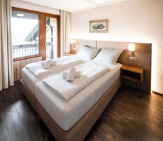Delux Suite with balcony | Área de estar | TV de tela plana, pisos aquecidos