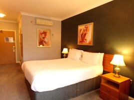 Quarto Duplo, 1 cama de casal, não fumadores | Ferro/tábua de engomar, Wi-fi grátis, roupa de cama fornecida 