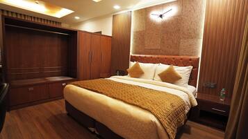 Quarto club | Roupas de cama premium, frigobar, cofres nos quartos, escrivaninha