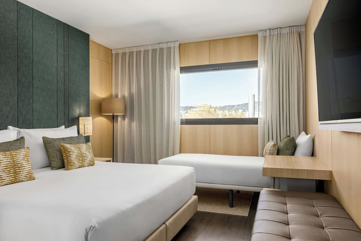 Quarto standard, 1 cama King, para não fumantes | Frigobar, cofres nos quartos, escrivaninha, berços grátis