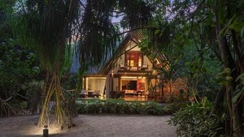 Quarto, piscina privativa (Meedhupparu Residence) | Minibar, cofre no quarto, secretária, cortinas/cortinados opacos