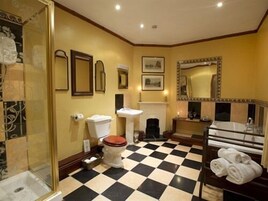 Quarto casal superior, suíte | Banheiro
