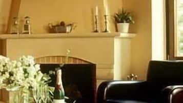 Villa, 1 Bedroom (Drosostalida) | Sala de estar | TV, lareira, DVD player
