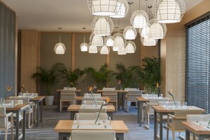 5 restaurantes: servem pequenos-almoços, almoços e jantares