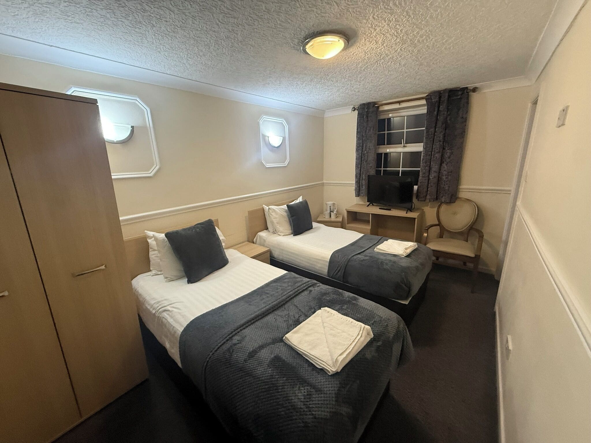 Quarto Twin, vista para o mar | Roupa de cama fornecida 