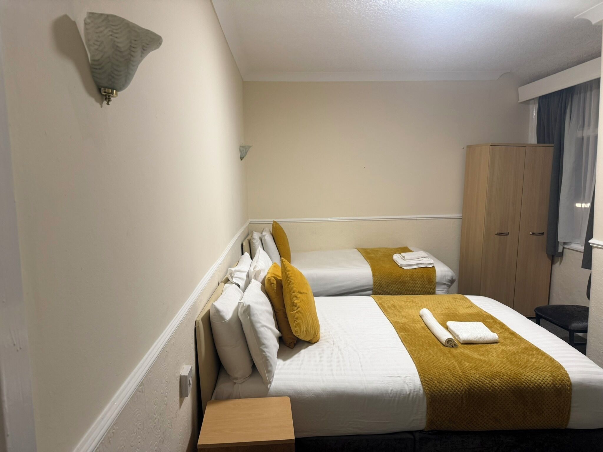 Quarto Triplo | Roupa de cama fornecida 
