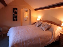 Quarto Duplo, casa de banho anexa | Ferro/tábua de engomar 