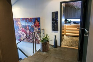 Penthouse (located at Levi Tori Square) | Cofre no quarto, cortinas/cortinados opacos, berços/camas para crianças 