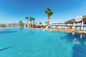 Bar à beira da piscina